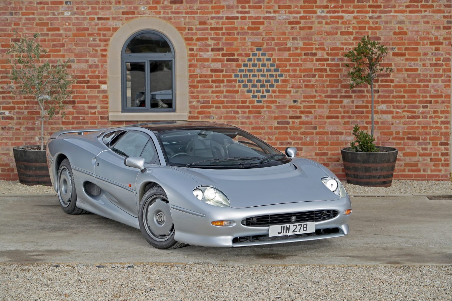 Car & Classic Celebrates 70 Years of Her Majesty’s Reign With 70 Iconic ...