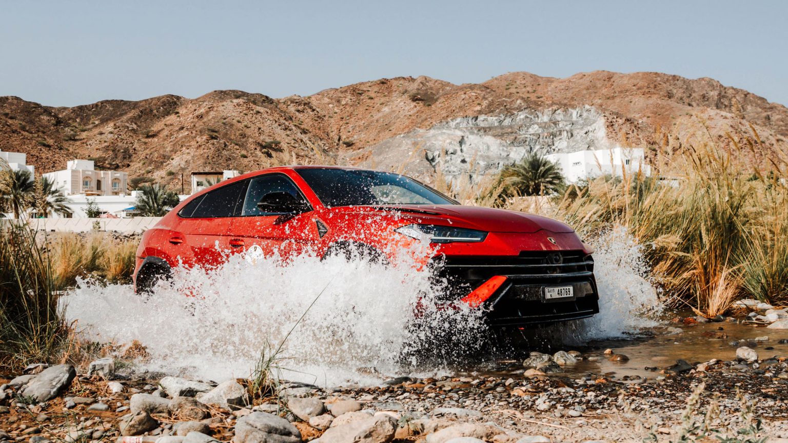 Lamborghini Urus S tackles the desert sand with grace