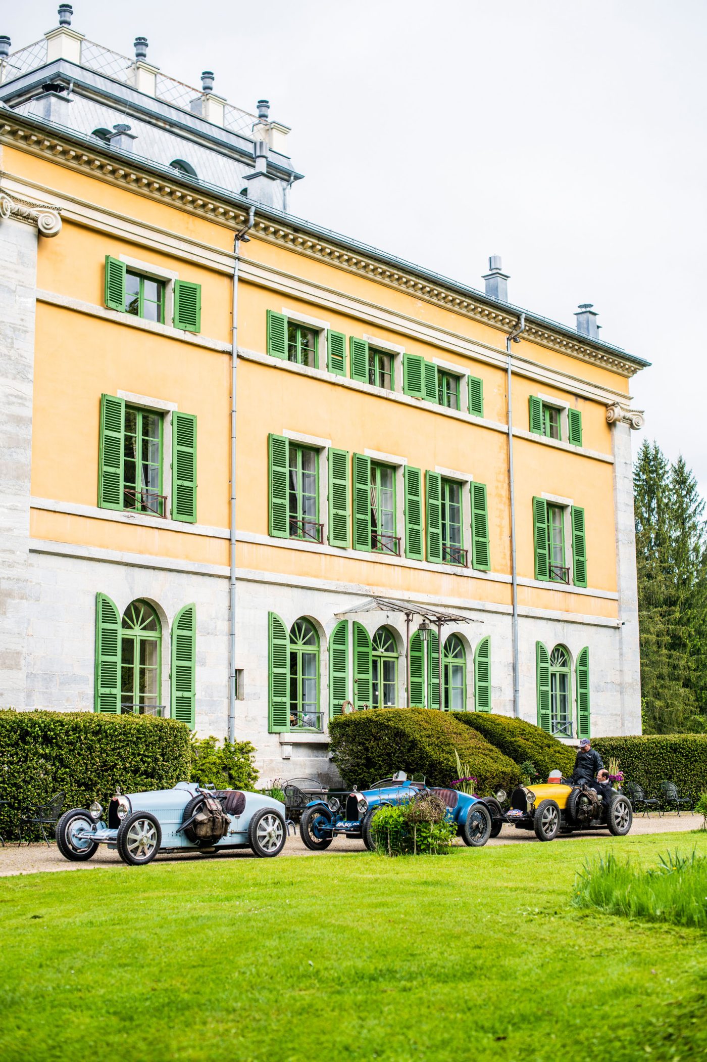 Bugatti enthusiasts embark on epic journey