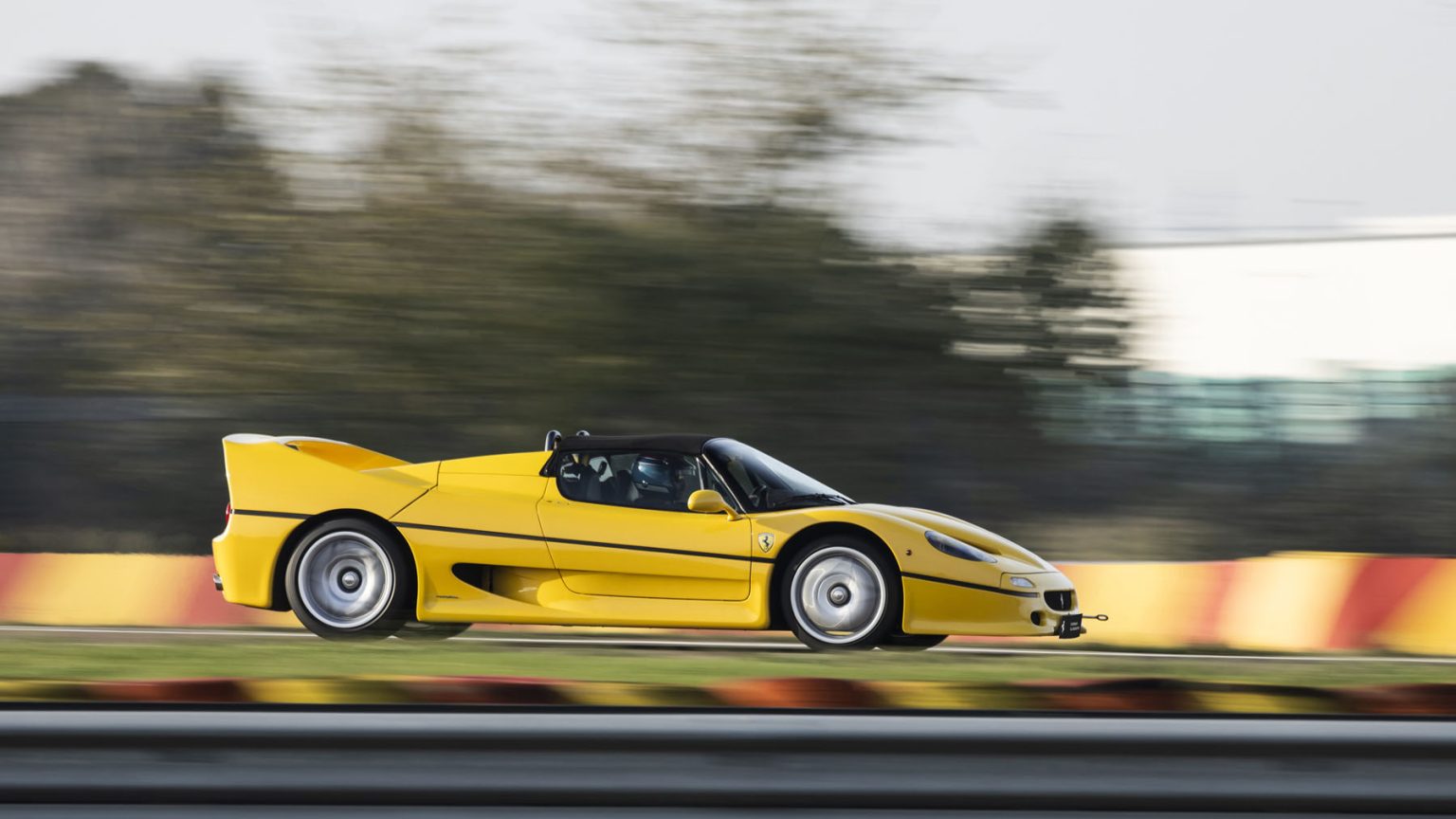 New Pirelli tires for Ferrari Supercars