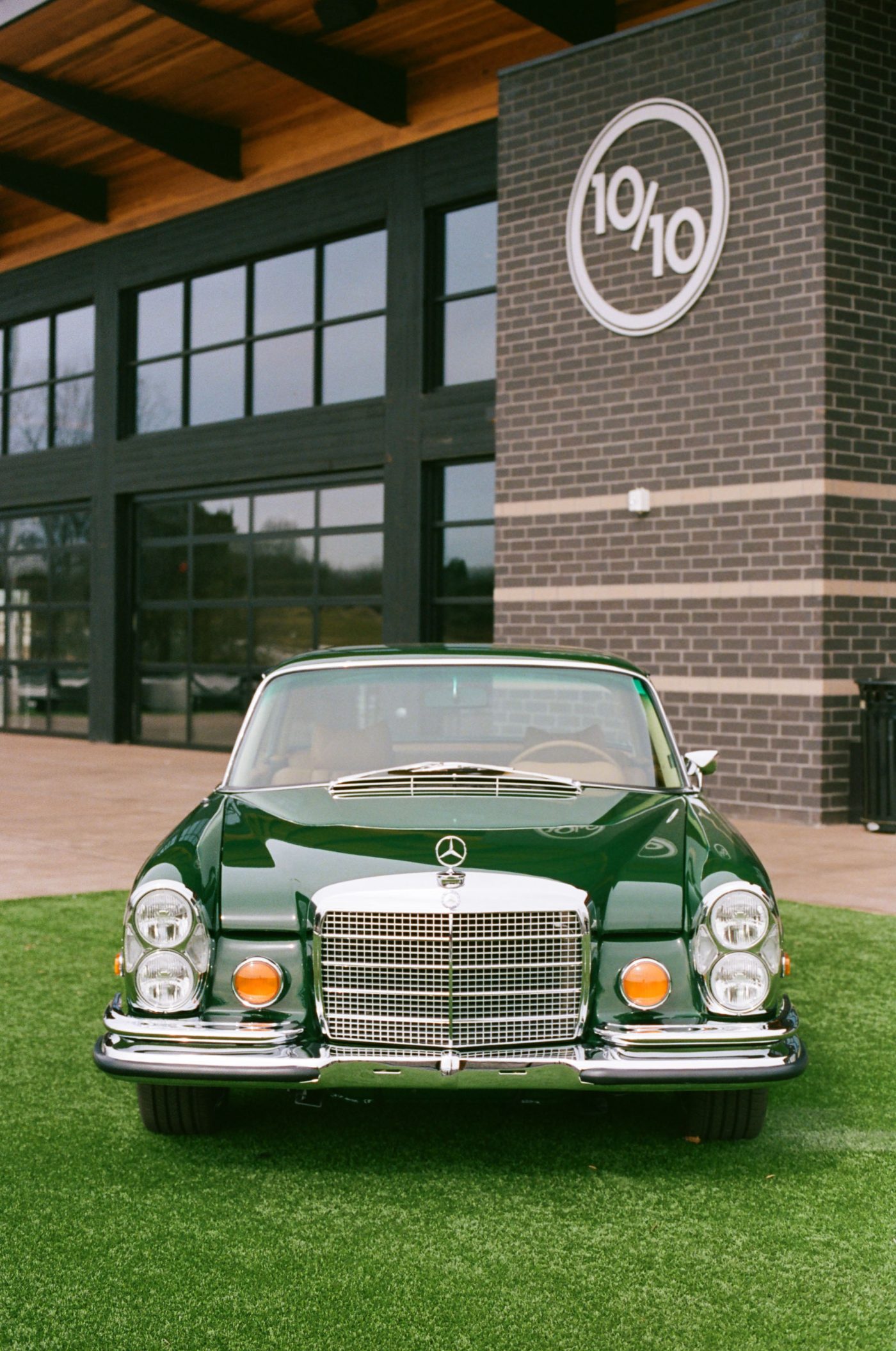 Retro Designs’ AMG-powered 1969 Mercedes-Benz 280SE